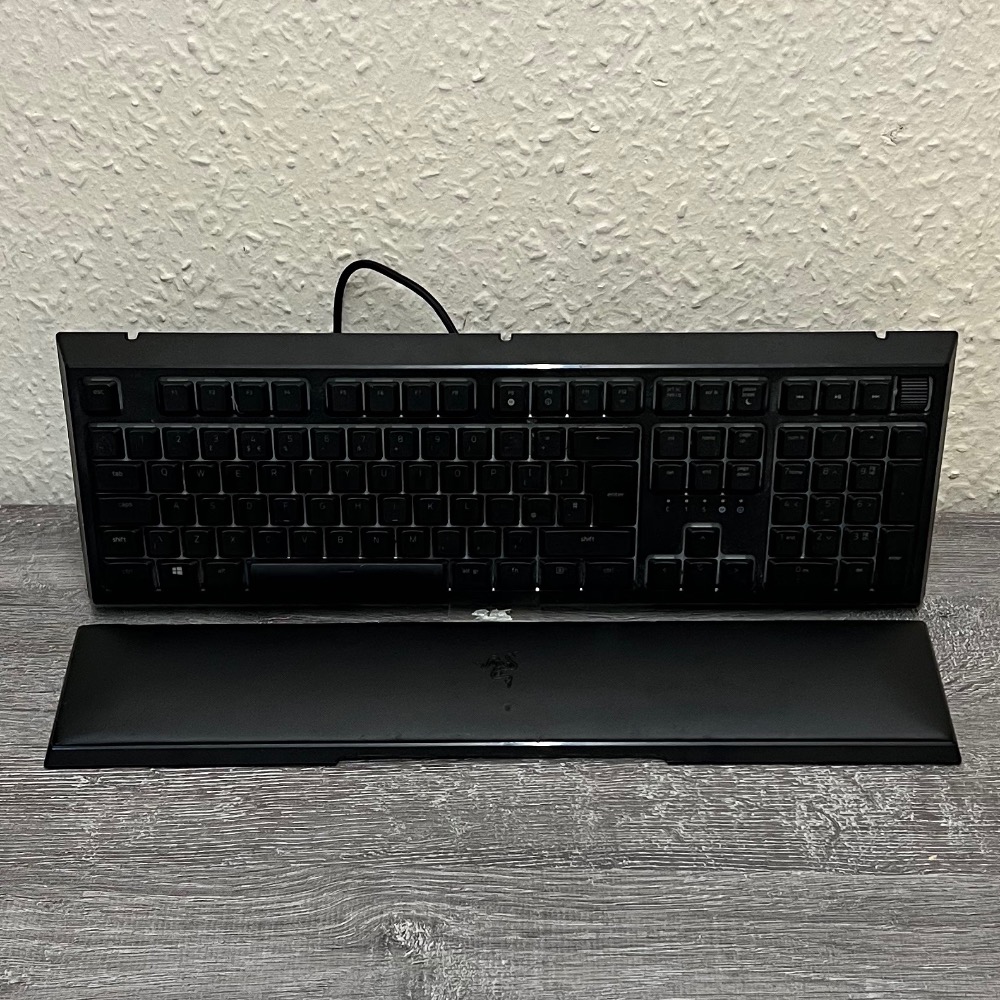Pre-owned RAZER ORNATA V2 MECHA-MEMBRANE WIRED GAMING KEYBOARD - Own4Less